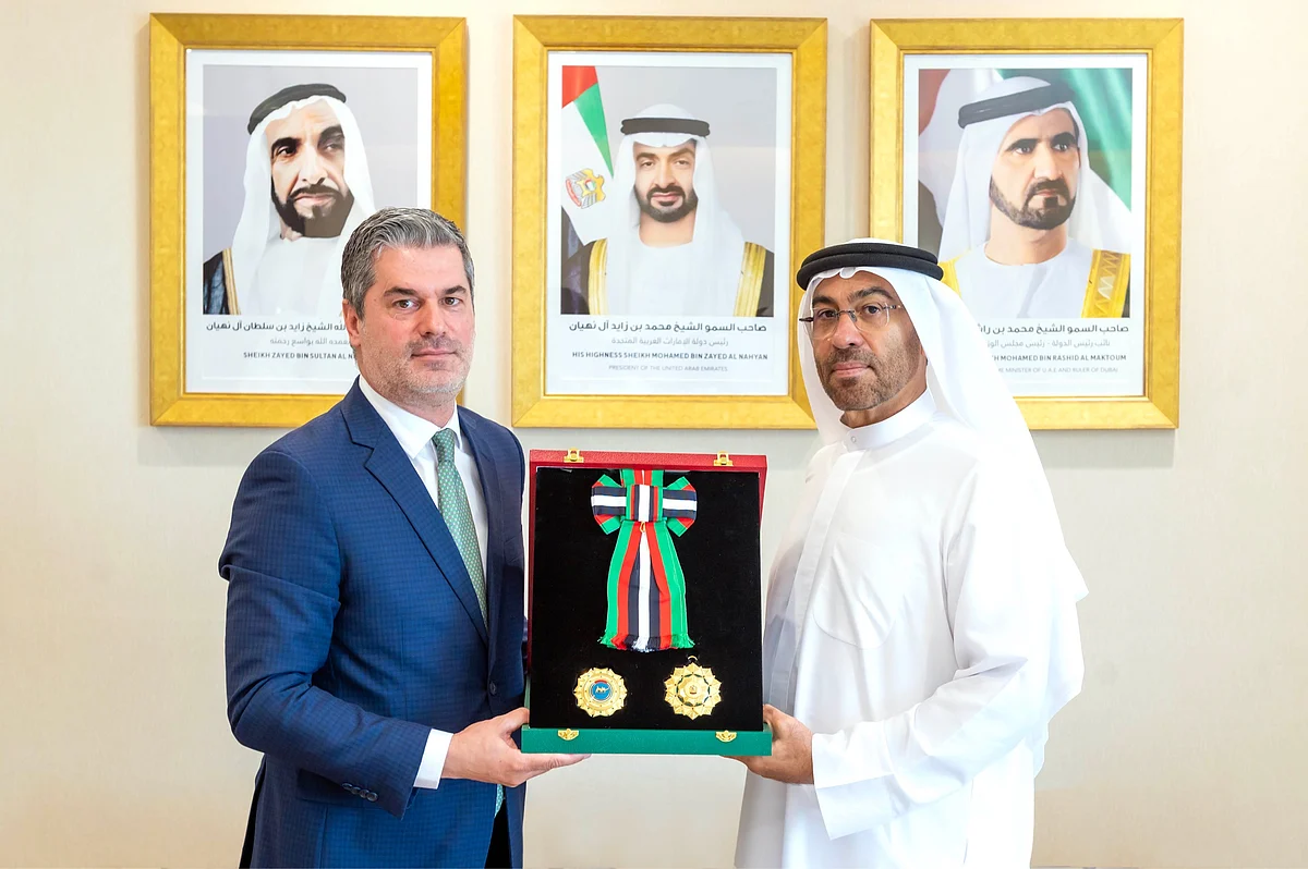 UAE President awards Albanian Ambassador Medal of Independence of First ...