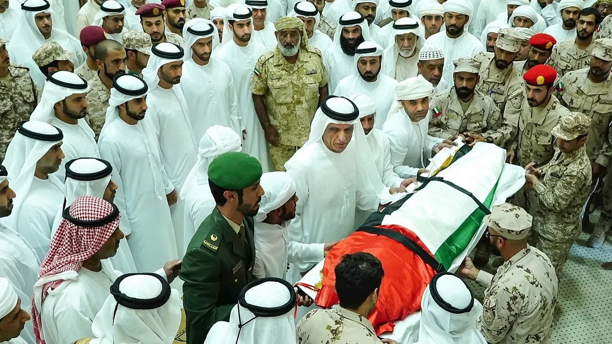 Photos: Ruler offers funeral prayers for UAE soldier martyred in Yemen ...