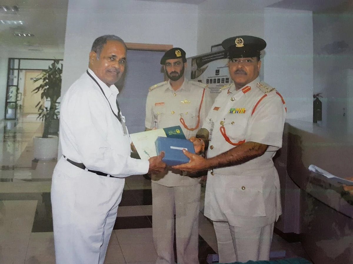 He weaved UAE flags, police uniforms for three decades | Khaleej Times