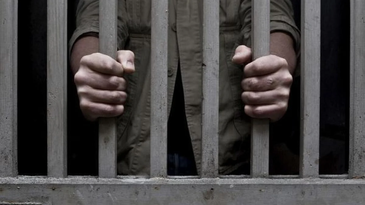 Dubai: 4 men jailed, fined Dh1 million for kidnap, theft, impersonating ...