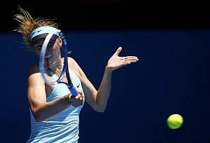 Maria Sharapova survives heat, reaches 3rd round at Australian Open