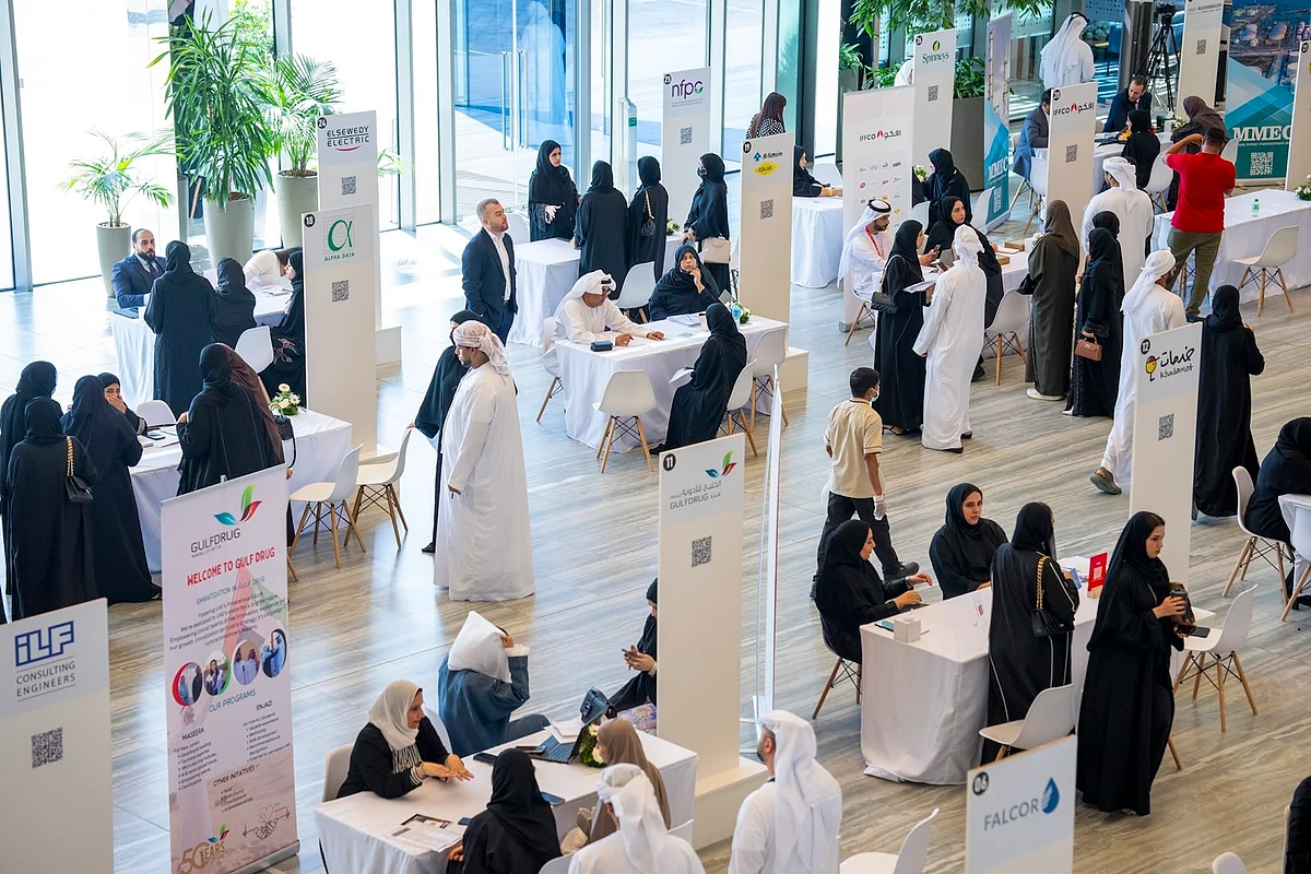UAE: On-the-spot job offers, 800 vacancies up for grabs at Abu Dhabi ...