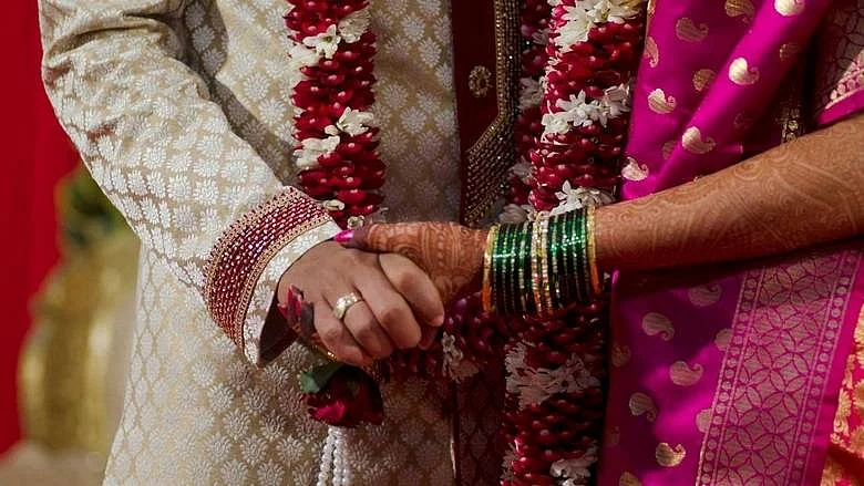 India: Bride and groom protest at police station after cops stop DJ ...