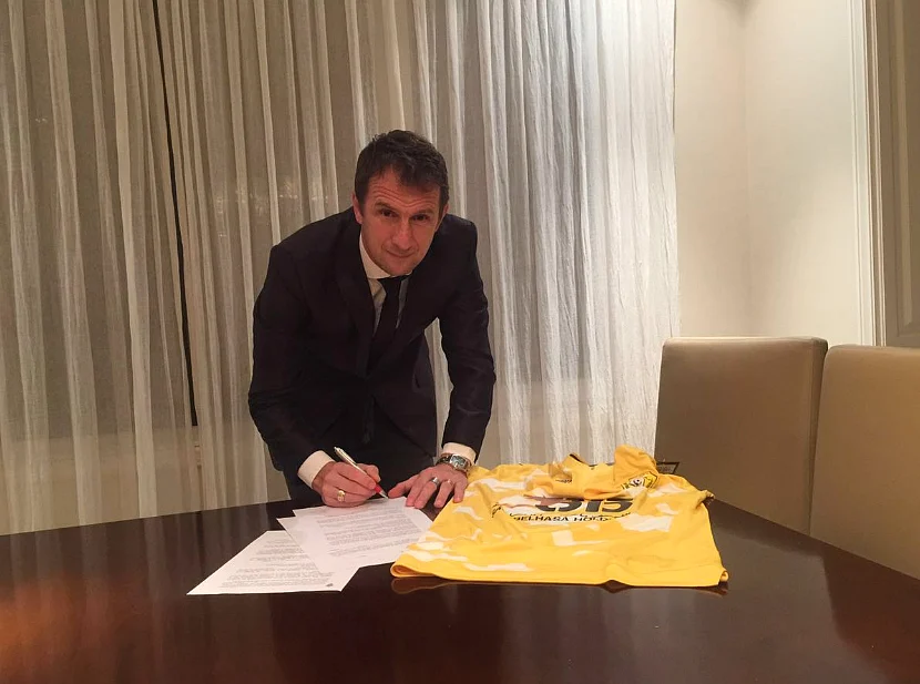 Football: Ex-Boca coach signs for Al Wasl