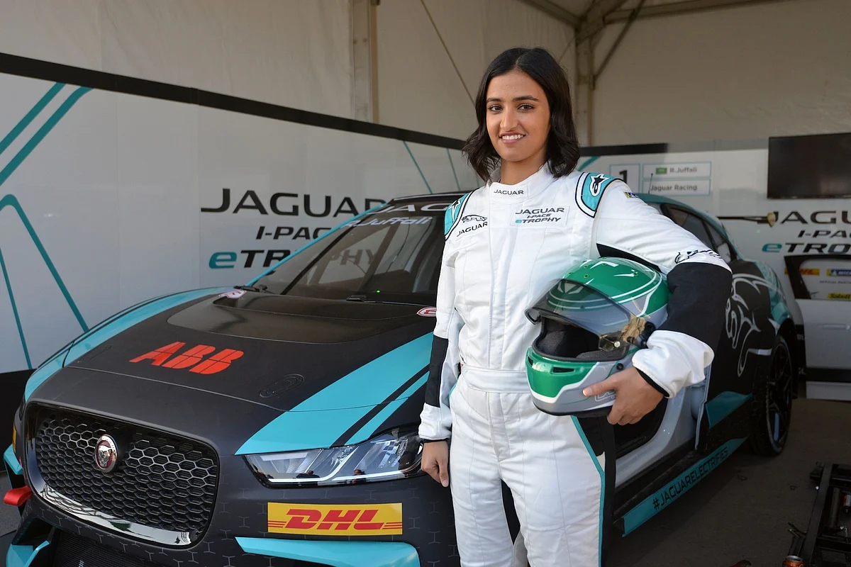 First Saudi woman driver to race car