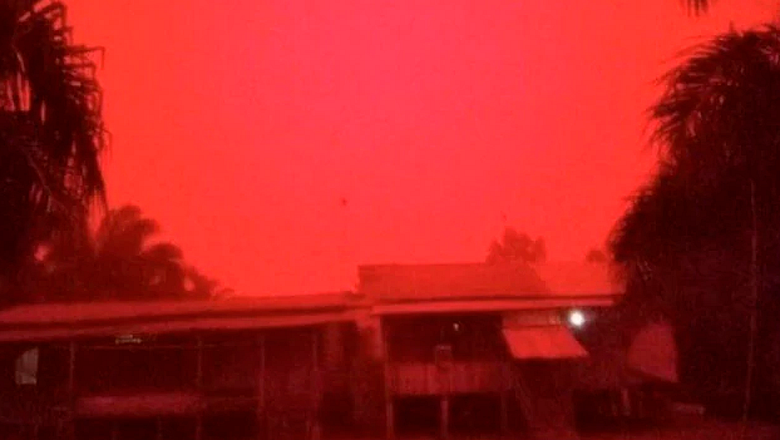 Video: Haze causes sky to turn blood red in Indonesia