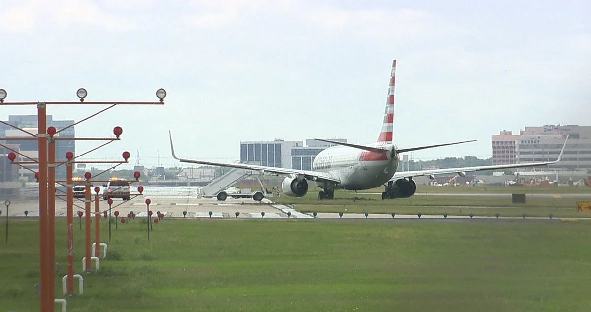 American Airlines plane veers off Texas runway, stuck in mud | Khaleej ...