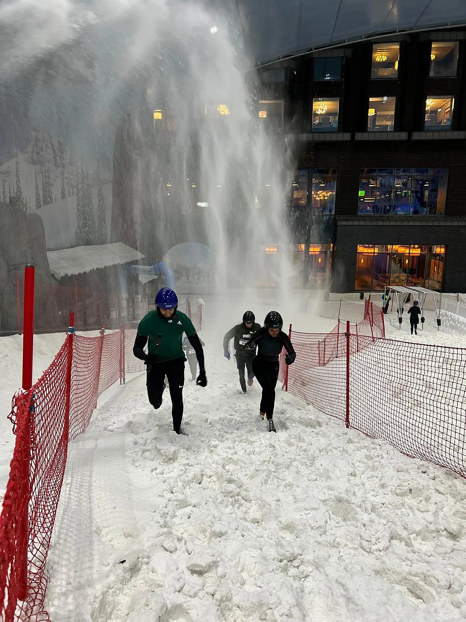 Dubai: Residents, tourists take on 3.5-km assault course, 20 obstacles ...