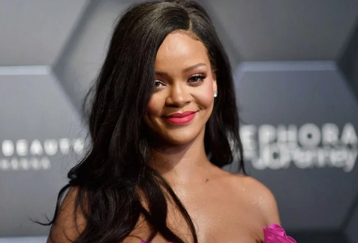 Combating Covid-19: Rihanna sent ventilator to dad Robert Fenty after ...