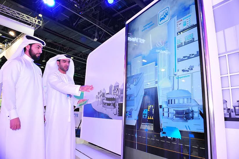 Dubai tech park, du install UAE's first smart street lights | Khaleej Times