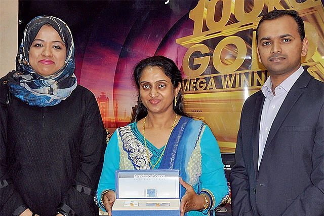 Joyalukkas customer wins at DSF promo