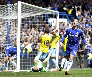 Hazard storms Palace to give Chelsea Premier League title
