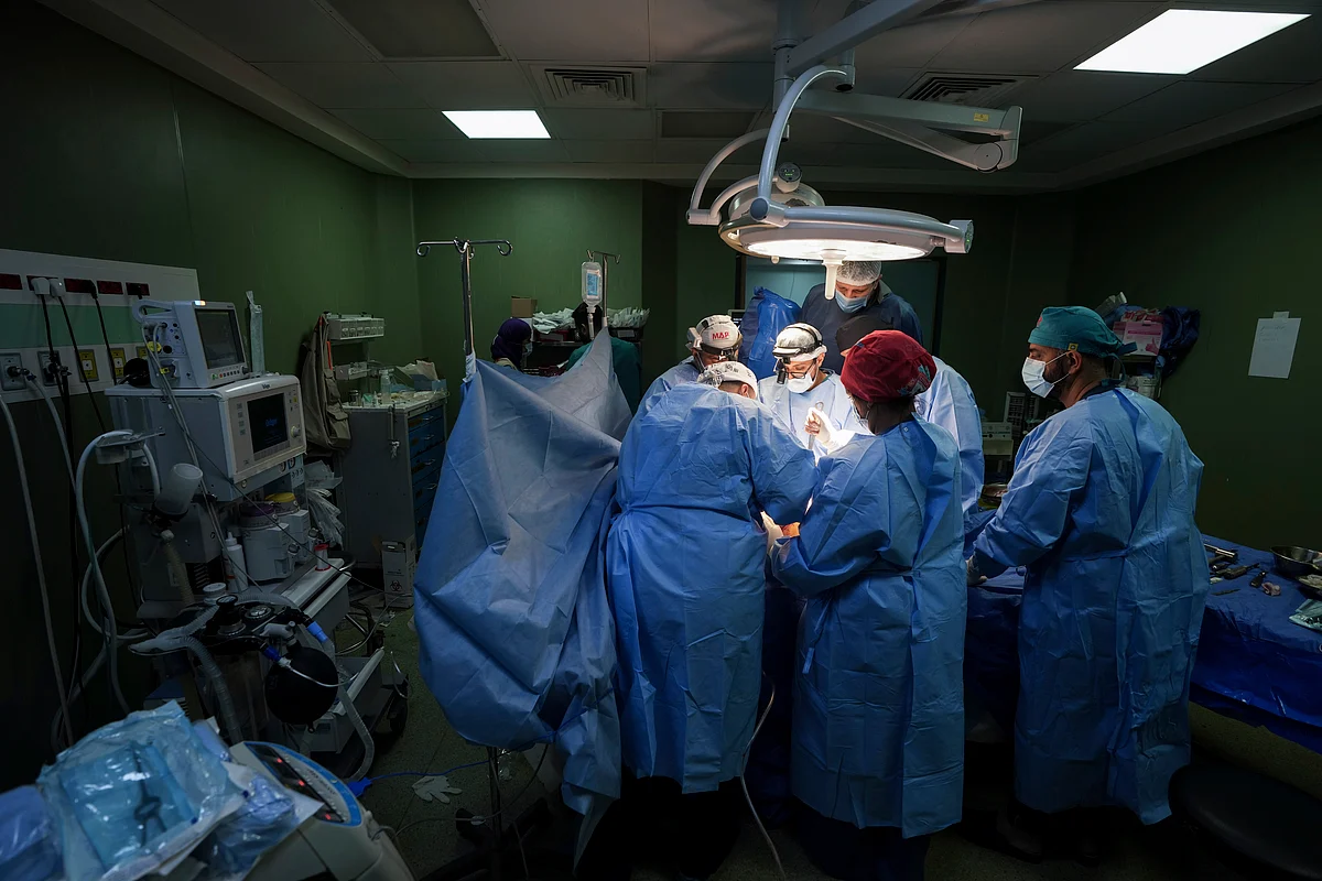 Gaza: UAE doctors perform complex surgery to remove 5kg tumour from ...
