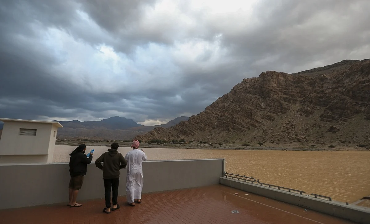 UAE weather: Temperature dips below 10ºC; yellow alert issued for wind ...