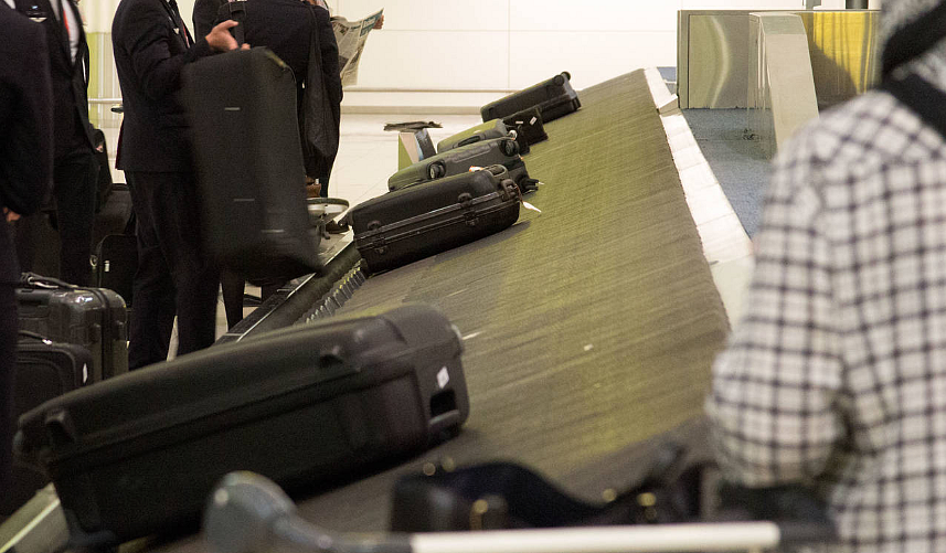 Dubai airport officer arrests man carrying heavy bag, find 2kg drugs ...