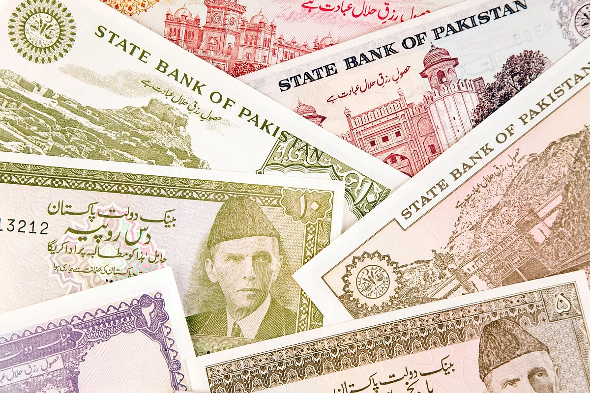 Pakistani rupee weakens sharply in likely devaluation | Khaleej Times
