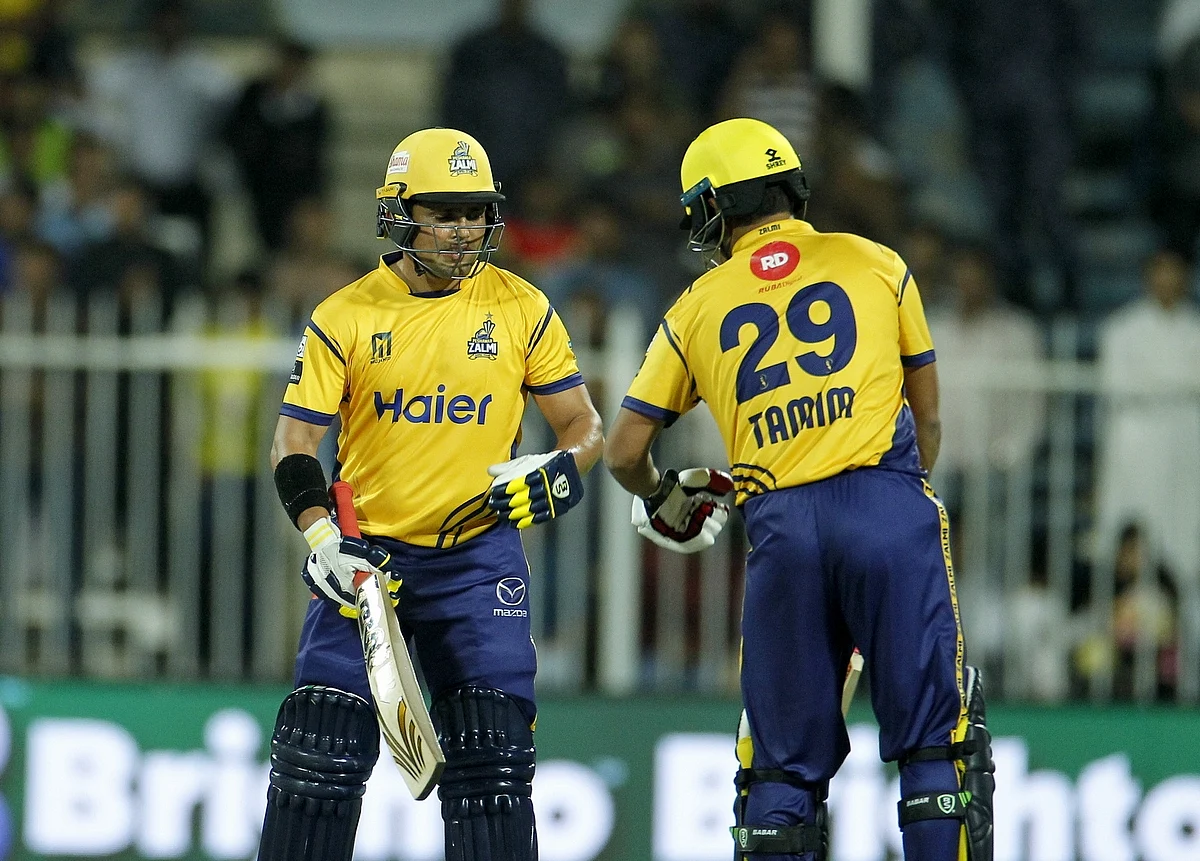 Peshawar Zalmi sink Lahore Qalandars to new depths | Khaleej Times