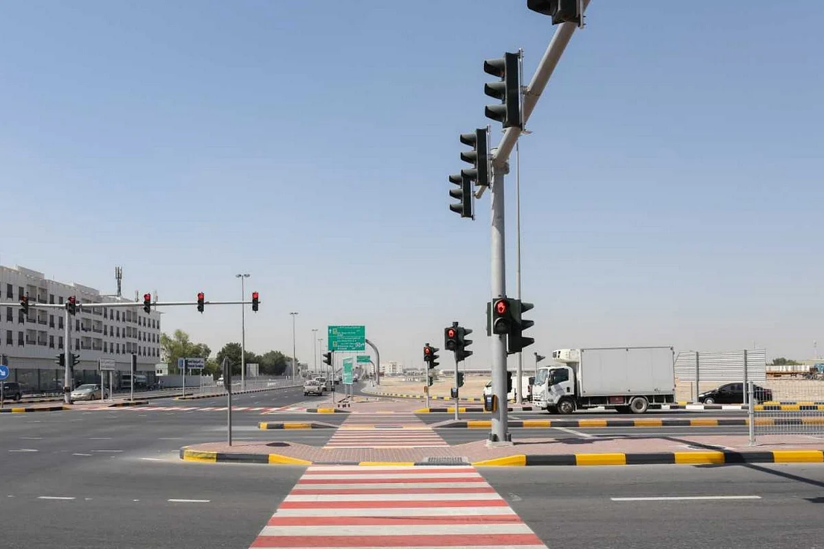 Smart traffic lights ease road congestion in UAE | Khaleej Times