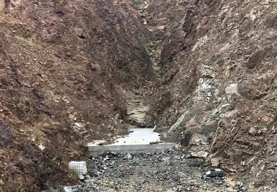 Man dies after falling into deep hole in UAE mountain | Khaleej Times