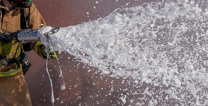 Gritty man rescues his wife and 6 children from UAE house fire ...