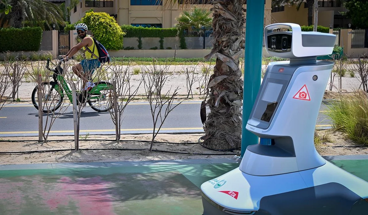Dubai: This roving robot can announce end of fasting during Ramadan ...
