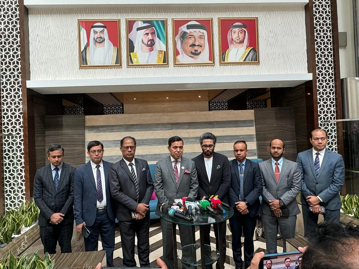 Ship seized by Somali pirates arrives in UAE; all 23 Bangladeshi ...