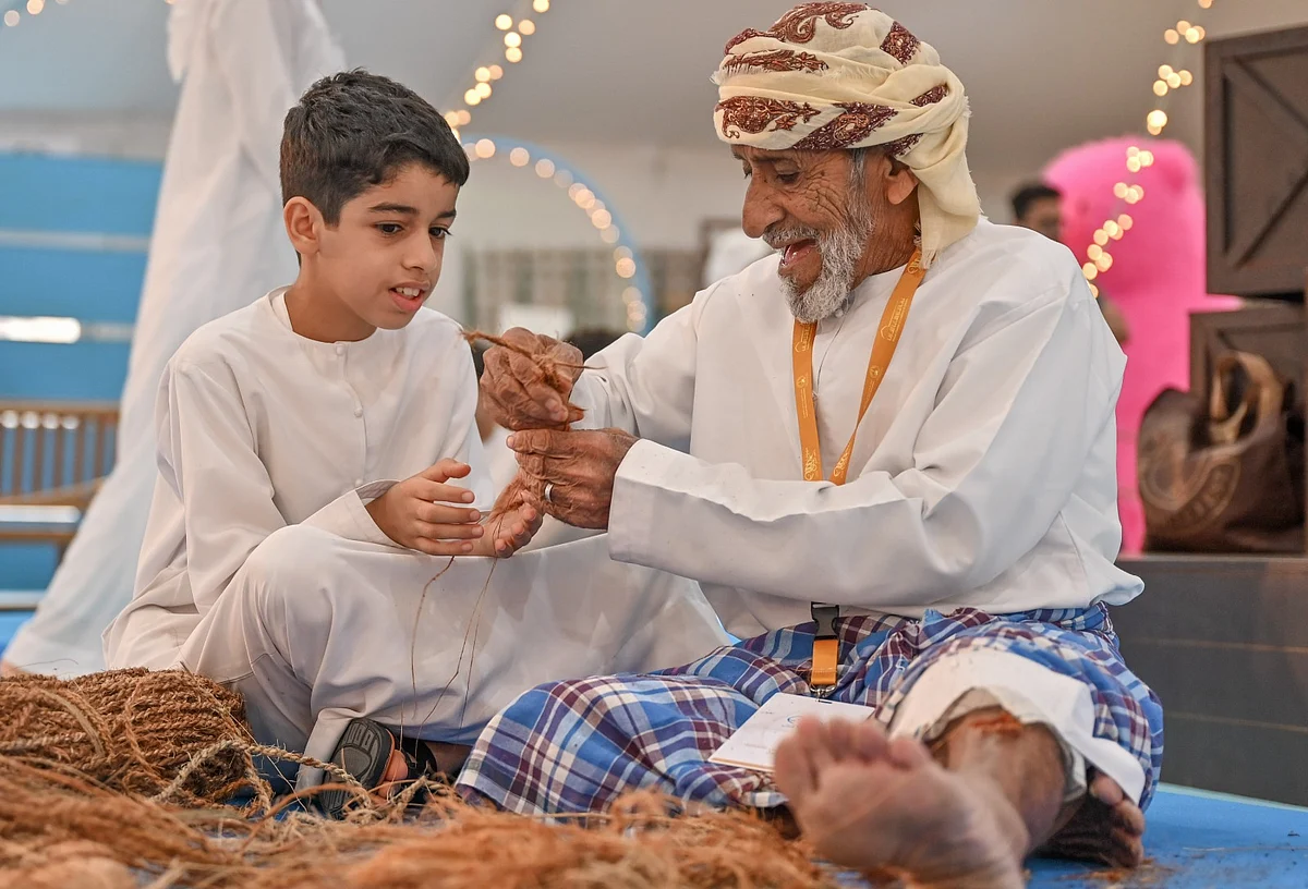 Meet 95-year-old Emirati man who has been making ropes out of palm ...