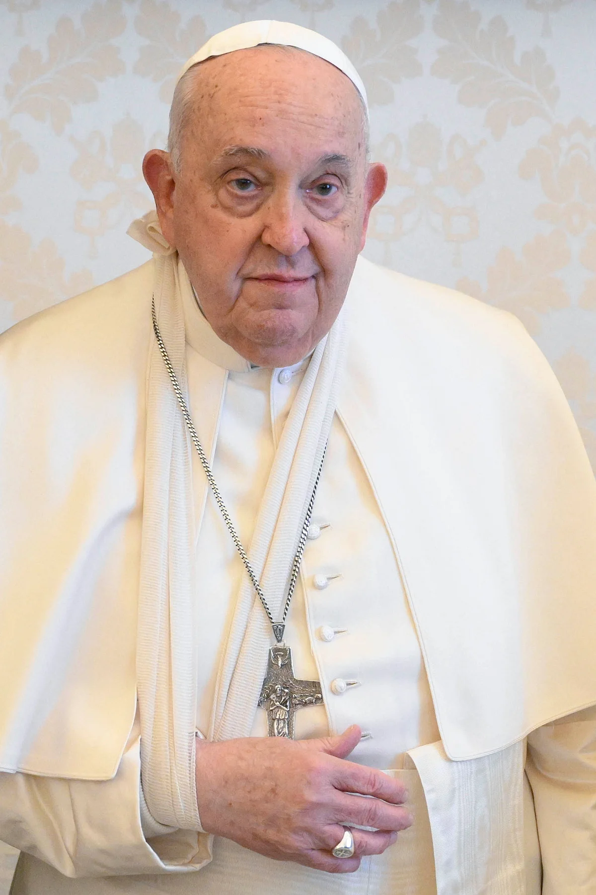 Pope Francis injures forearm after falling | Khaleej Times