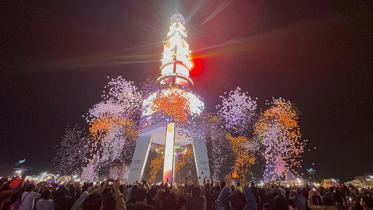 Did you know? Inside 100,000 balloons released in Abu Dhabi on NYE were ...
