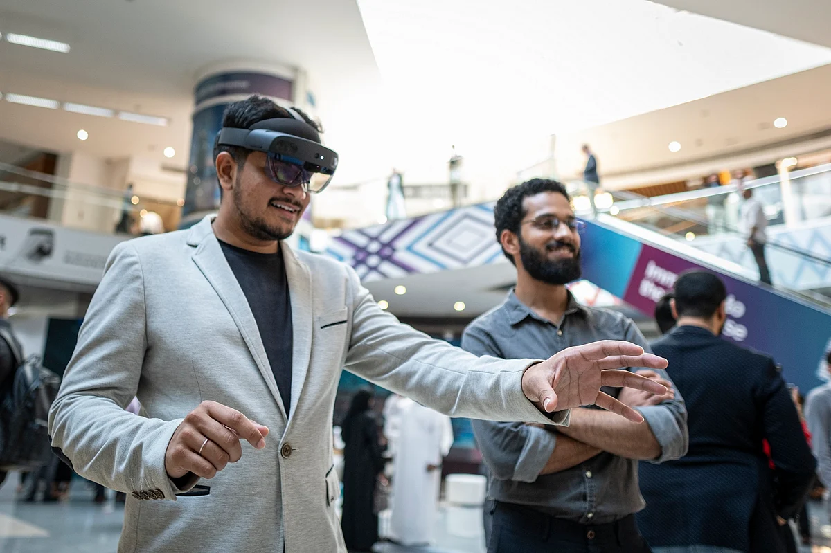 Look: Microsoft's HoloLens 2 exhibited for the first time in Dubai ...