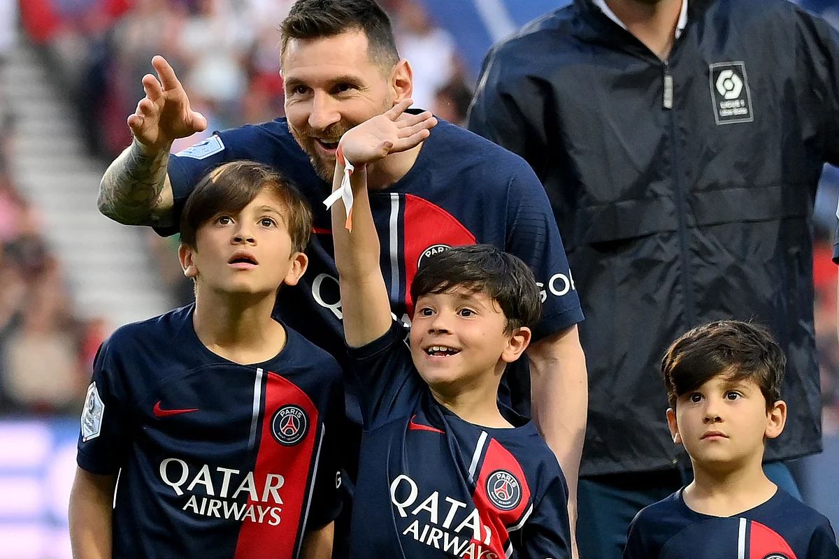 Fans boo Argentina icon Lionel Messi in his final game for PSG ...