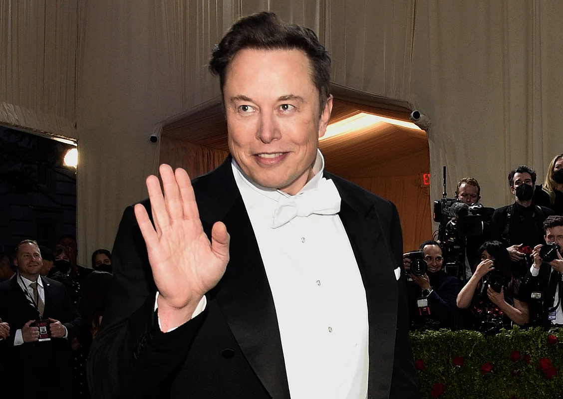 'Bird is freed' tweets Elon Musk as he moves to reverse 'life bans ...