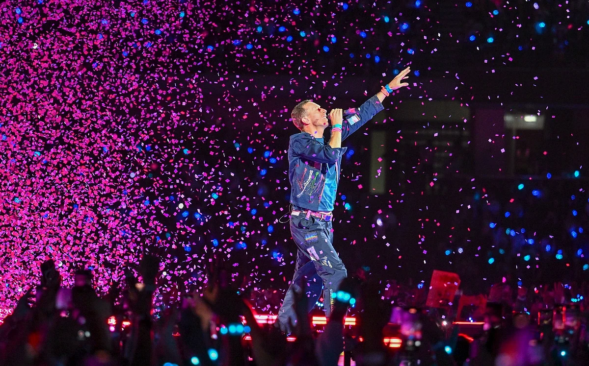 Fireworks, screaming fans: How Coldplay wowed Abu Dhabi in first sold ...