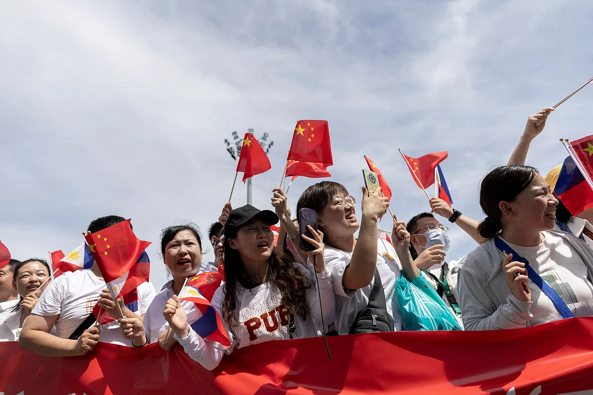 China navy training ship visits the Philippines | Khaleej Times