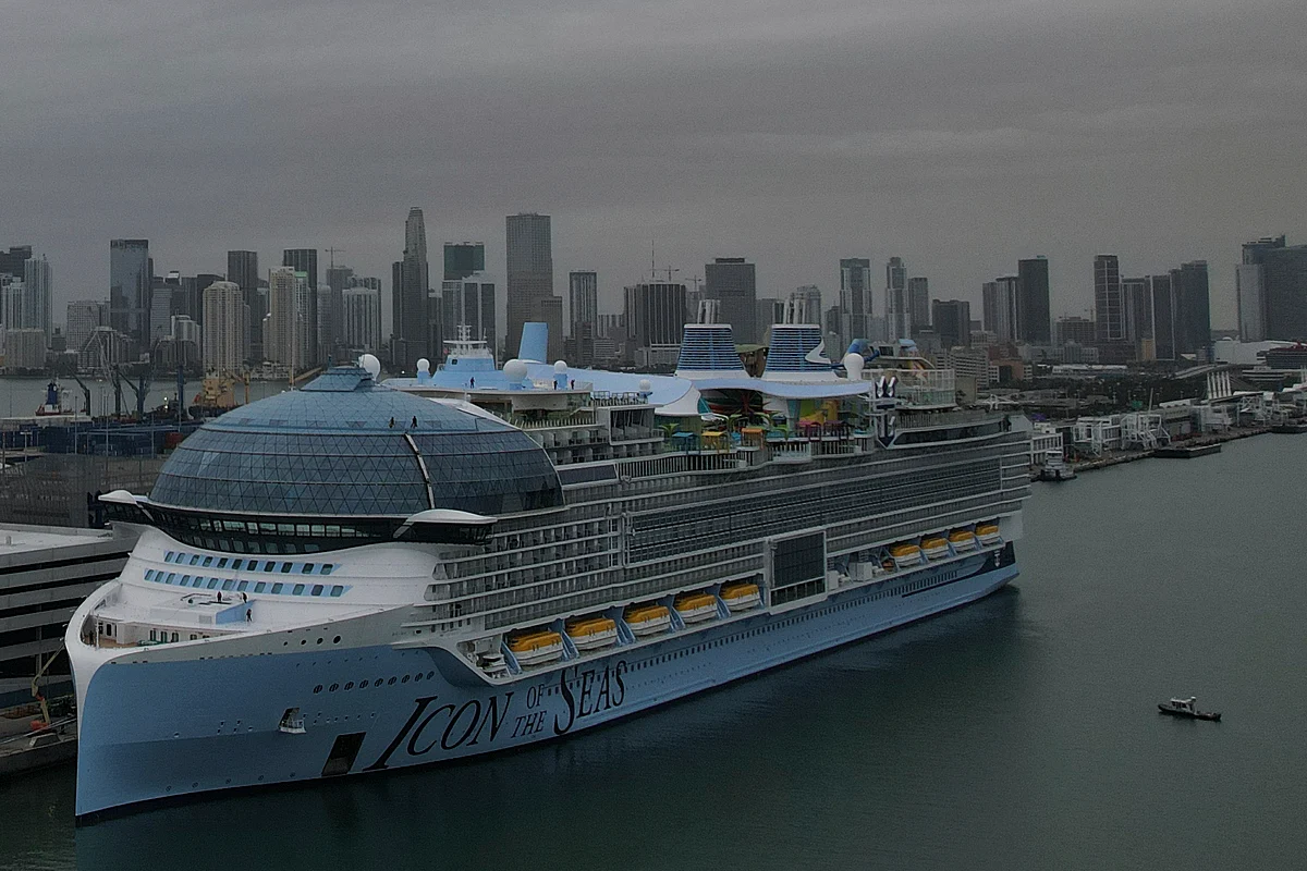 The world's largest cruise ship sets sail from Miami | Khaleej Times
