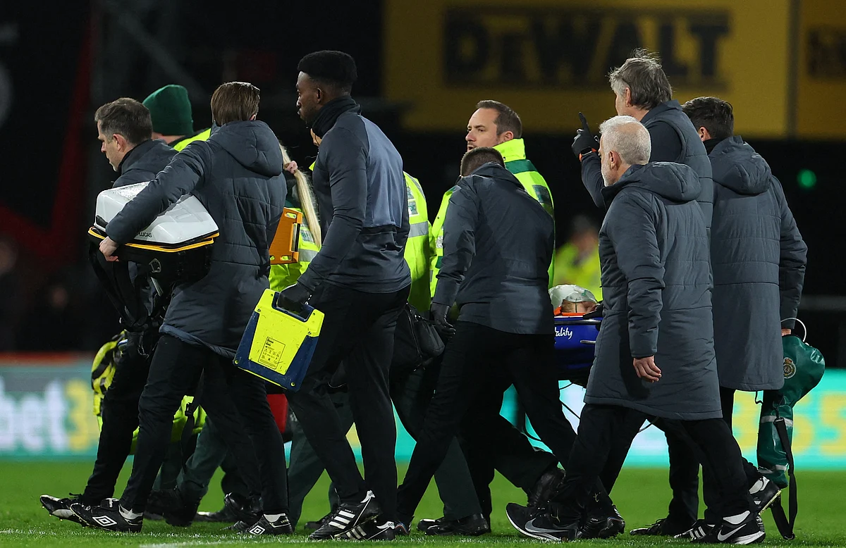 Football player collapses on pitch during match, rushed to hospital ...