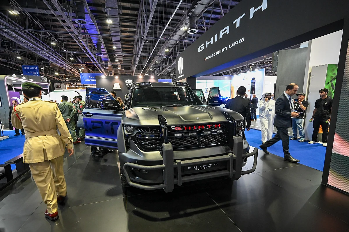 Video: New Dubai Police SWAT patrol truck can recognise licence plates ...