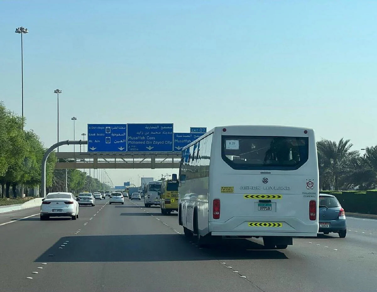 Dubai: Transporting passengers in bus, luxury vehicle between emirates ...