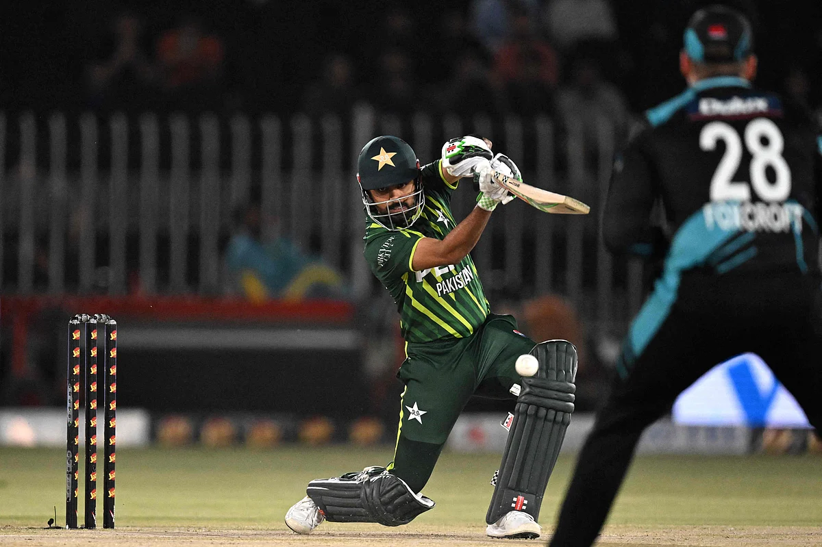 Azam, Afridi help Pakistan edge New Zealand to draw T20I series ...