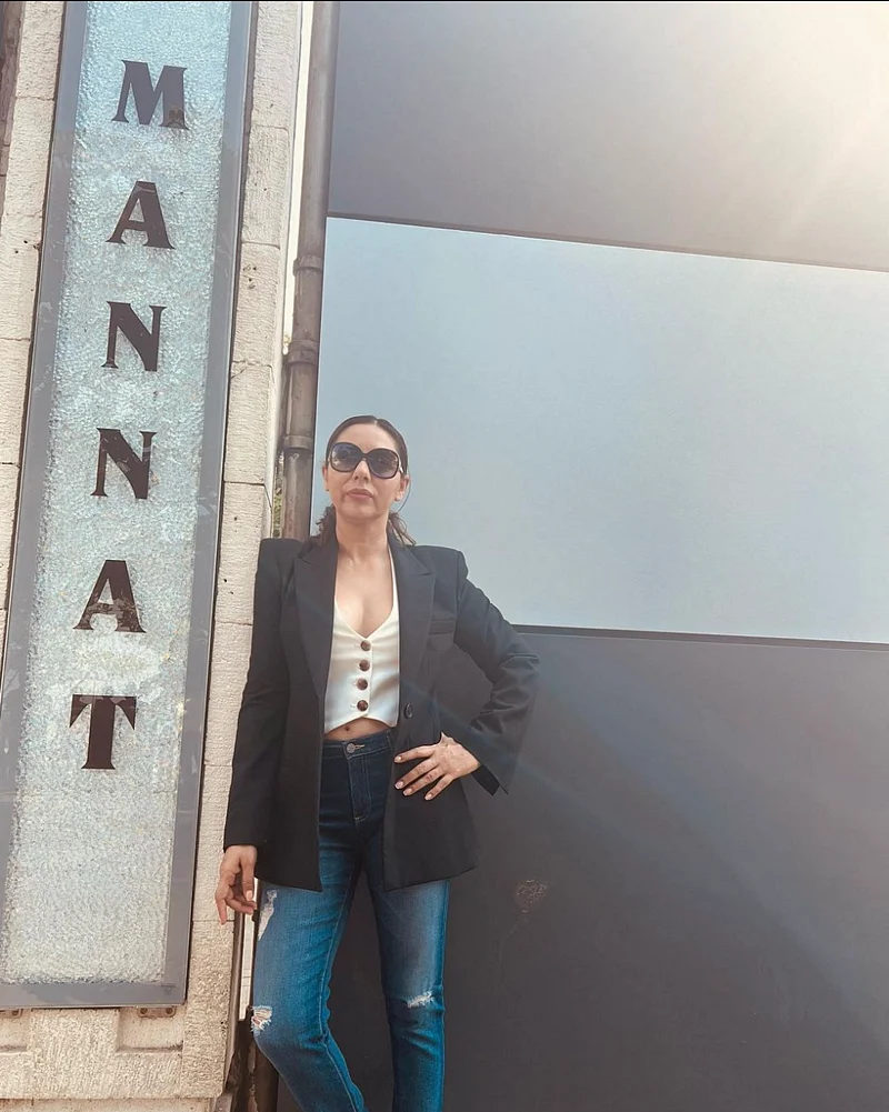 Shah Rukh Khan's home 'Mannat' gets a crystal-studded name plate ...