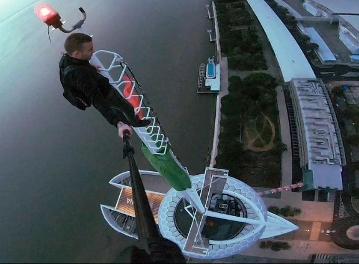 French daredevil falls to death from 68th floor while scaling Hong Kong ...