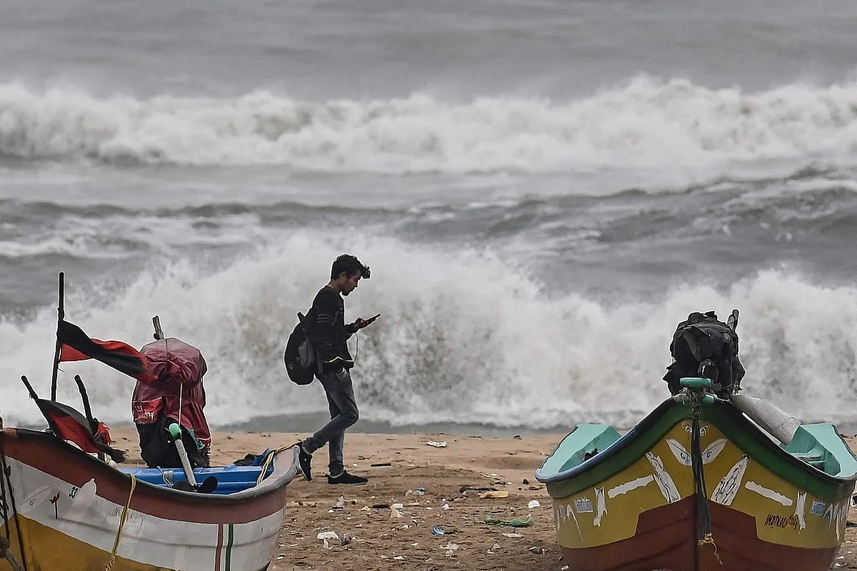 India: Severe Cyclone Mandous hits Tamil Nadu; red alerts issued for 3 districts
