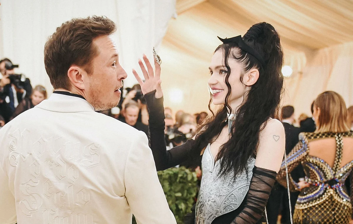 Elon Musk's singer girlfriend Grimes contracts Covid-19 | Khaleej Times