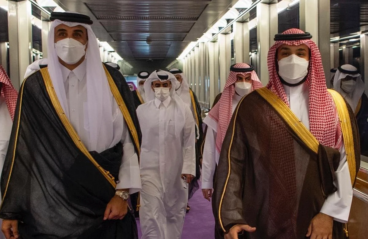 Photos: Qatar ruler in Saudi Arabia for first time since rift eased ...