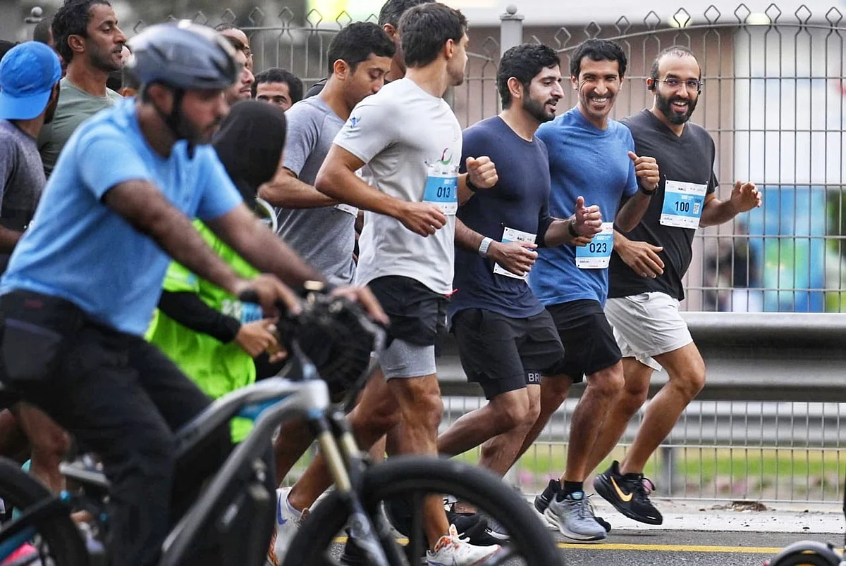 Watch: Sheikh Hamdan leads sea of runners as paragliders kick off Dubai ...