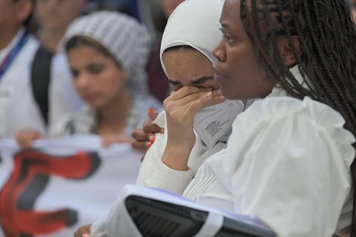 UAE: Climate activists in tears as they stage protest, call for ...