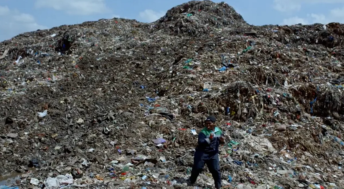 Dubai: Meet Kenyan engineer who dances in waste dumps for ...