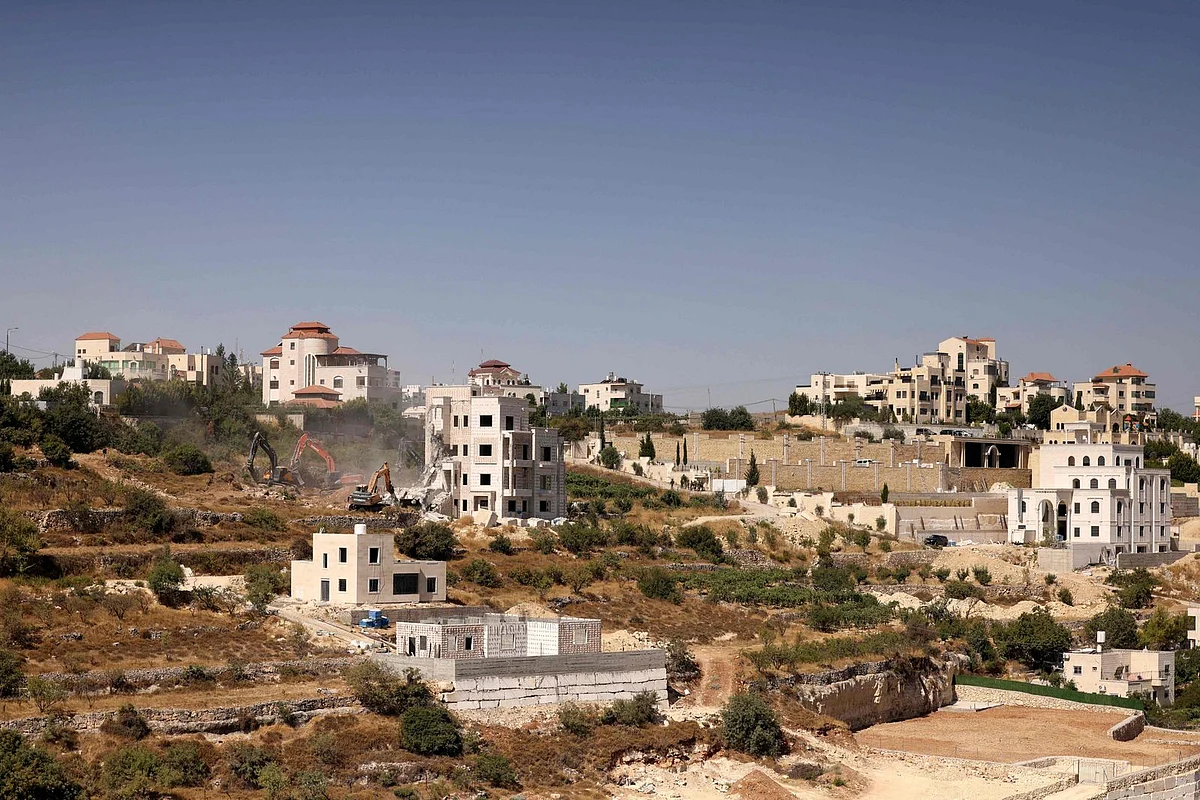 Gaza war: Hamas leader in West Bank dies in Israeli custody, say ...