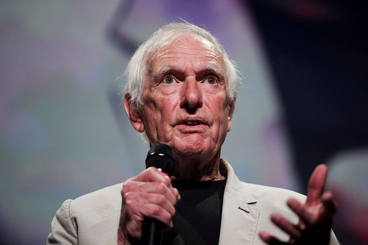 Venice Film Festival: 'Truman Show' director Peter Weir wins Lifetime ...
