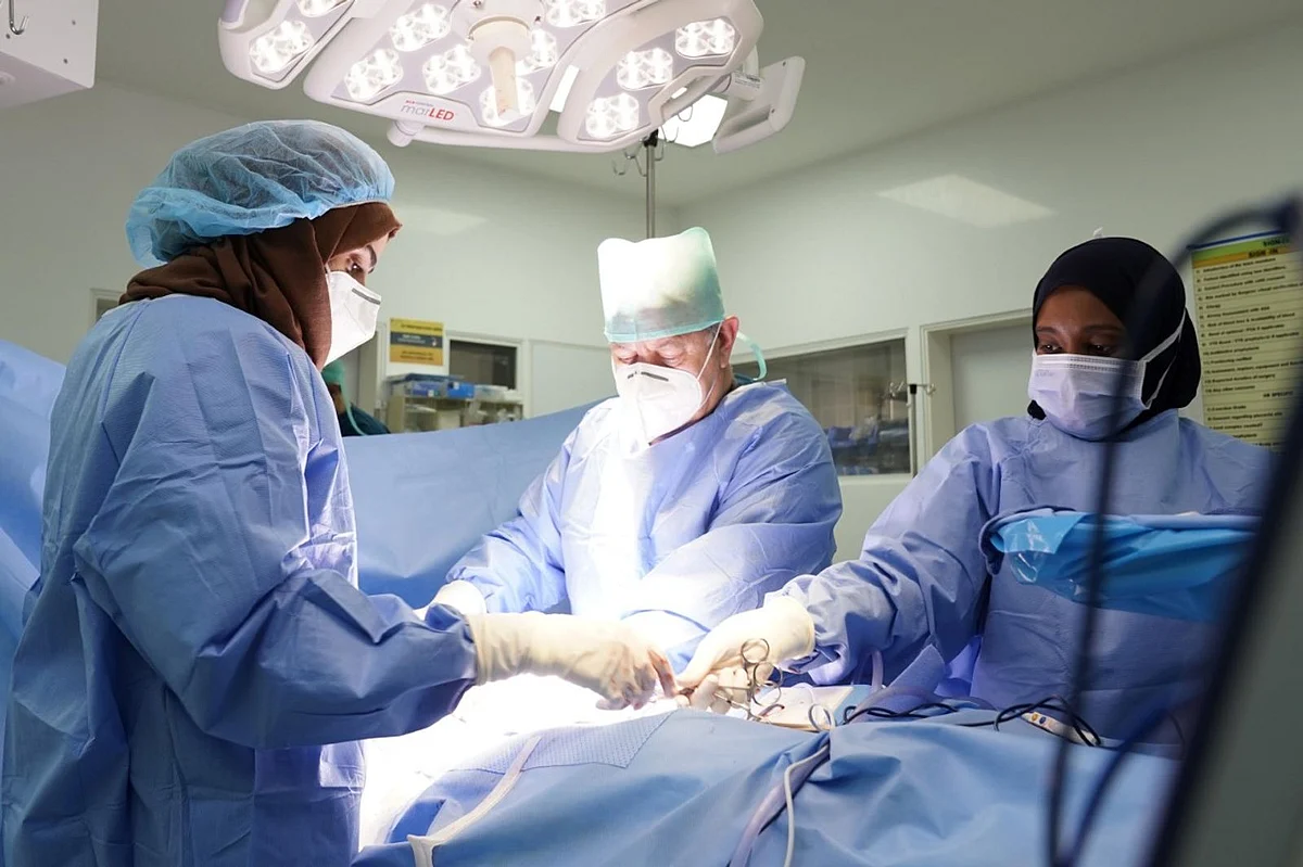 UAE: New procedure helps older patients avoid open heart surgery ...